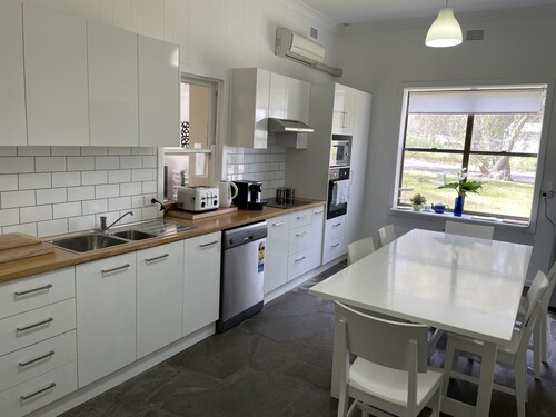 Clare Cottage On Wendouree - 克萊爾