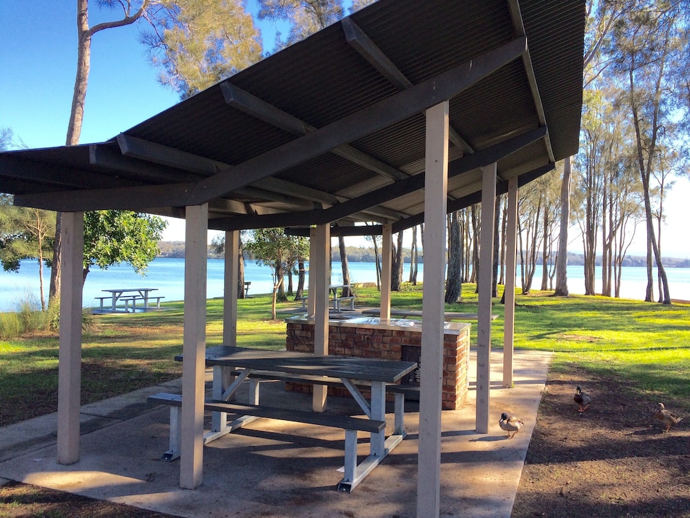 Chilling Lakeside on Lake Macquarie: Deals & Reviews (Mannering Park ...