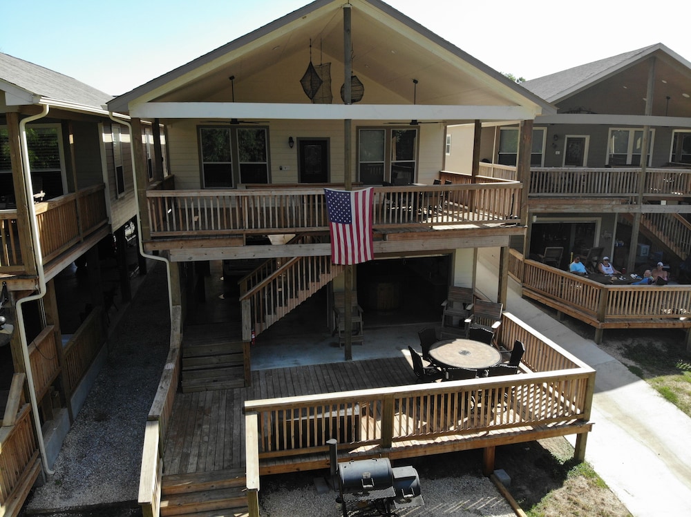 River Road Villa #3-Riverfront Property with Stunning Outdoor Kitchen ...