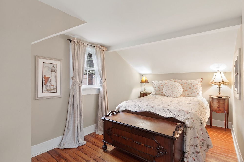 1876 Eyebrow Colonial Home on 36 acres, with pool and fully loaded game ...