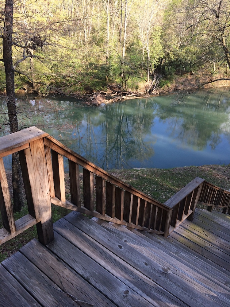Secluded River Cabin Retreat with Outdoor Bathhouse and Kayaks in Caddo ...