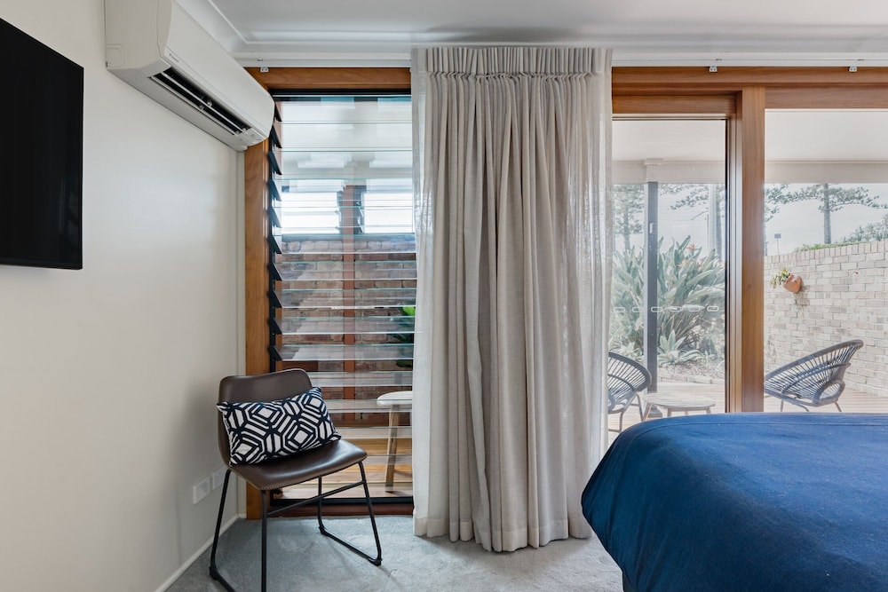 Luxury Self-Contained House - Rainbow Bay, Snapper Rocks - Gold Coast ...