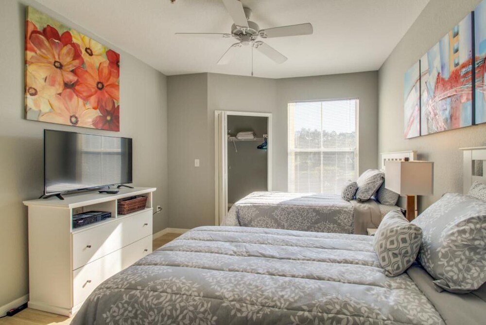 Fantastic Award Winning Newly Renovated Condo (4 miles to Disney) 2+2 ...