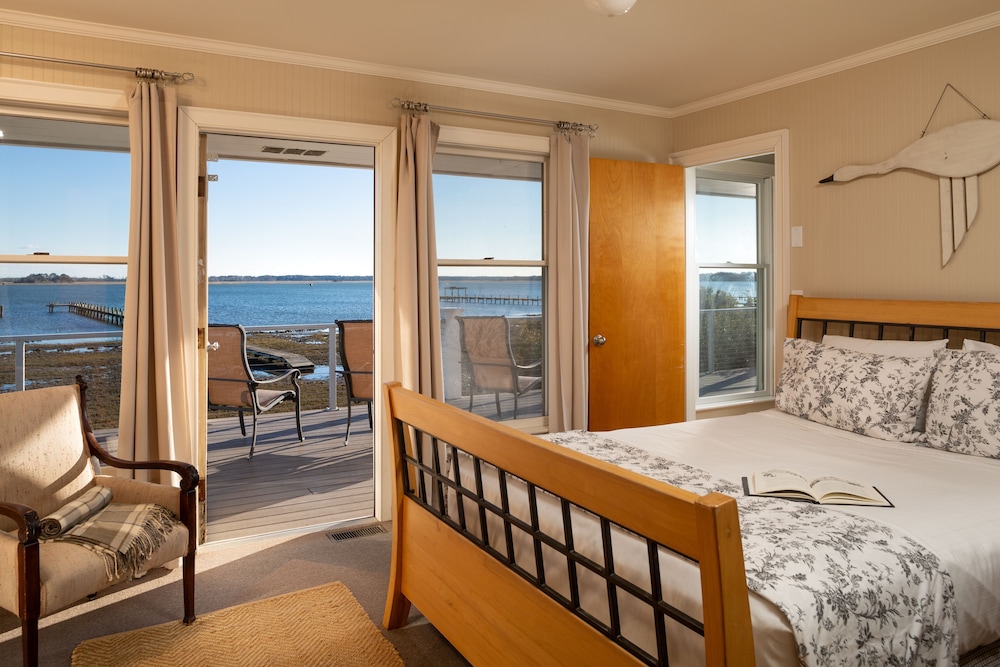 Waterfront 5 star: Ponies! SAVE! Rates starting at 250.00 most nights ...