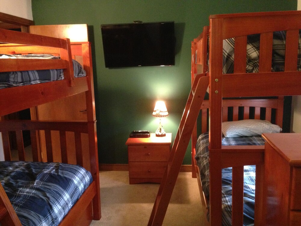 True Ski In/Ski Out 3 Bedroom End Unit Directly On Mount Snow - West ...