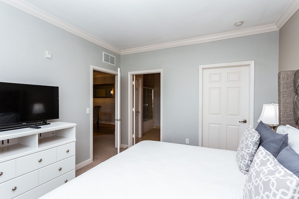 Brand New Award Winning Newly Renovated Condo Near Disney and Universal ...