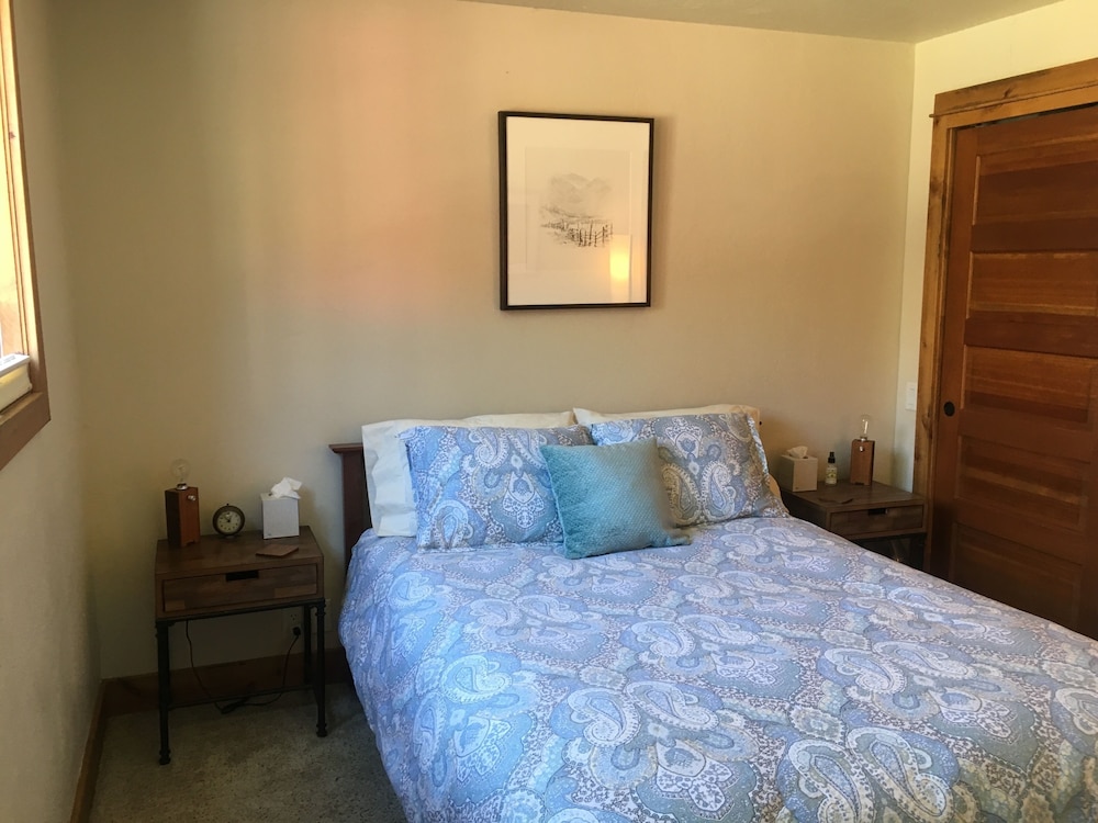 Unique & Compact Carriage House with Private Deck & Mountain Views ...