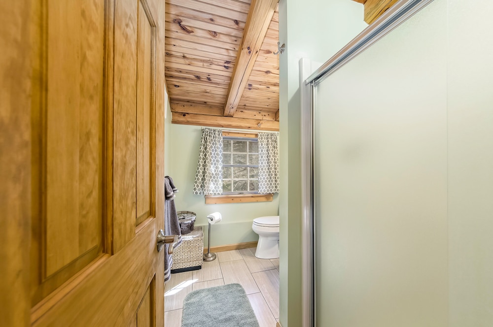 Gorgeous Hocking Hills Lake Front Cabin Right On Lake Logan - Near All ...