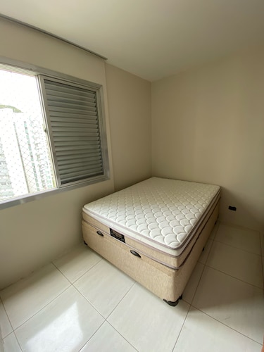 Apto Com Ac E Varanda Com Vista Para O Mar - Guarujá