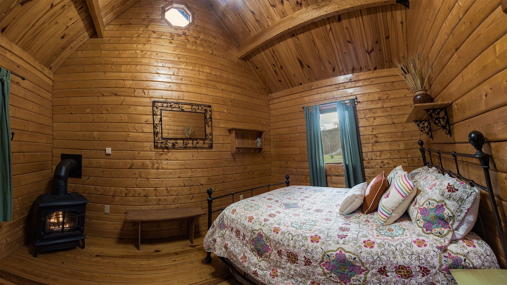 Beautiful Romantic River front cabin with mountain views,fantastic ...