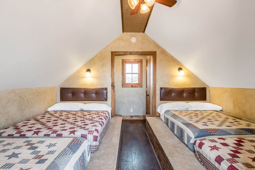 Red Sands Ranch River Resort - Private Pool, Tennis, Gym, 4-Story Water ...