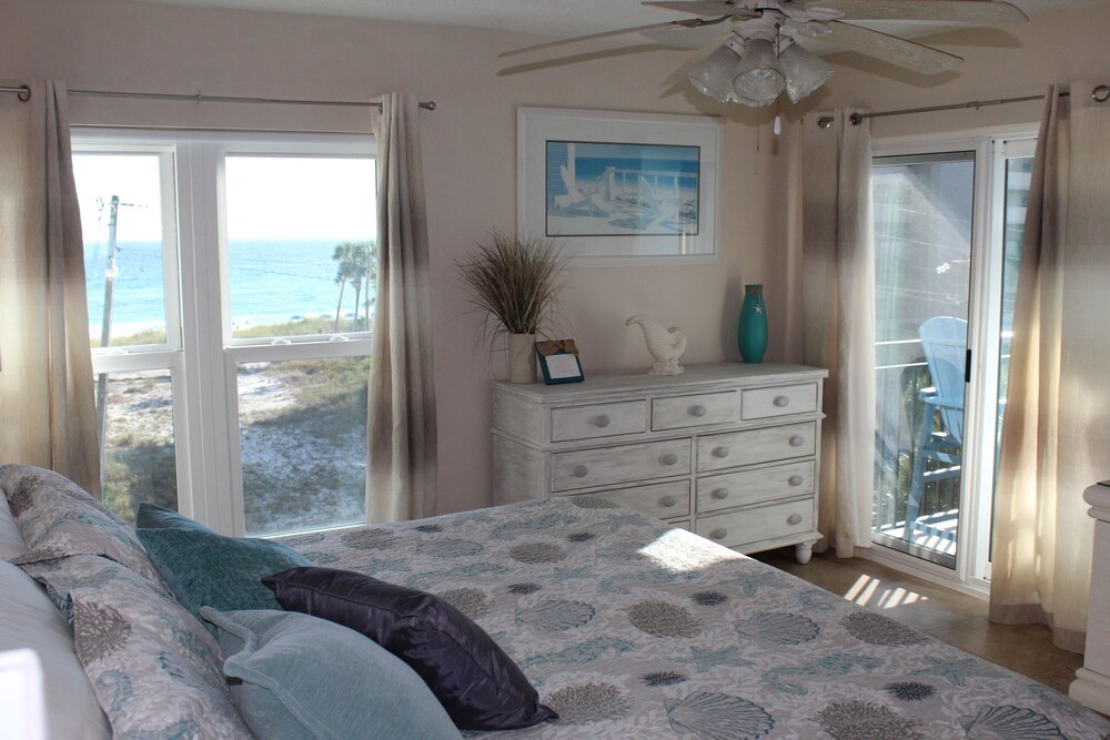 Gulf-front Custom Designed 2 Bdrm, Complimentary Beach Chair Setup for ...