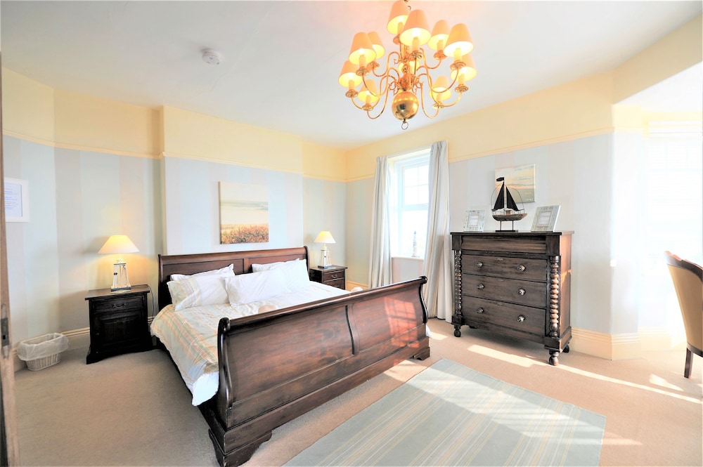 Pendragon House Overlooks Crooklets Beach in Bude with parking for 5 ...