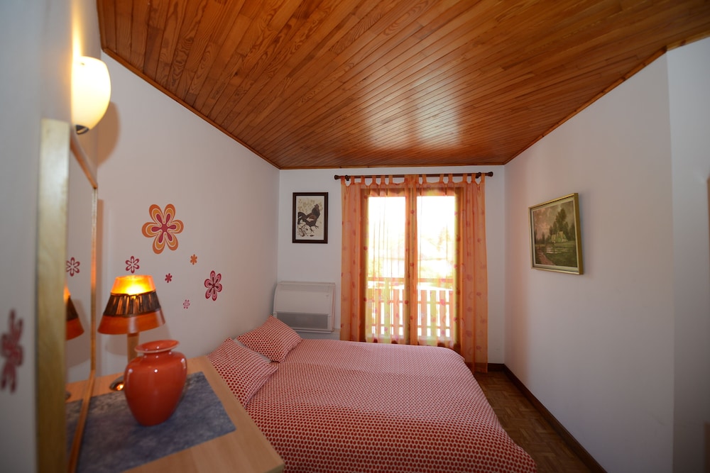 Maison du Lac - Villa with pool located next to Lac d'Annecy - Chaparon ...