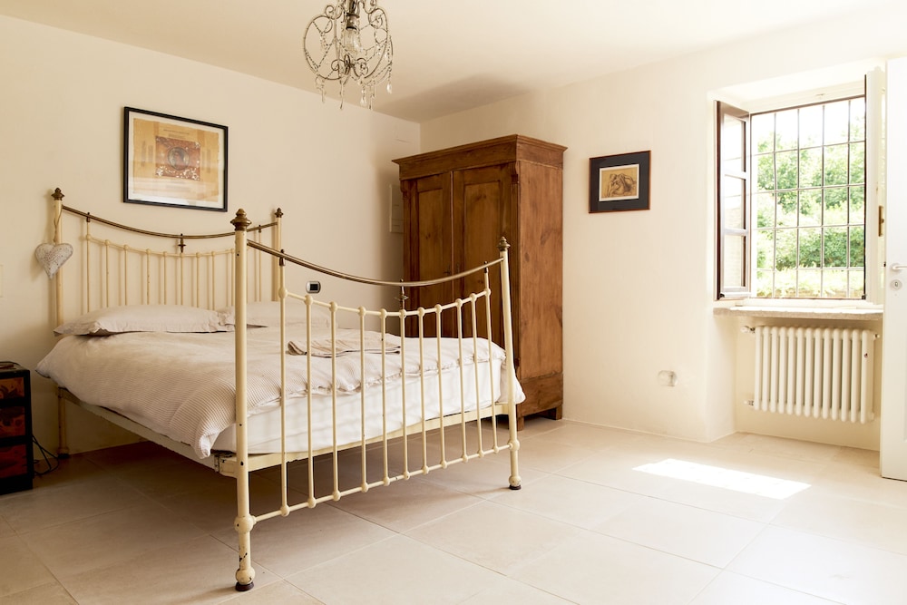 Charming Villa, large heated pool, wonderful views, peaceful location ...