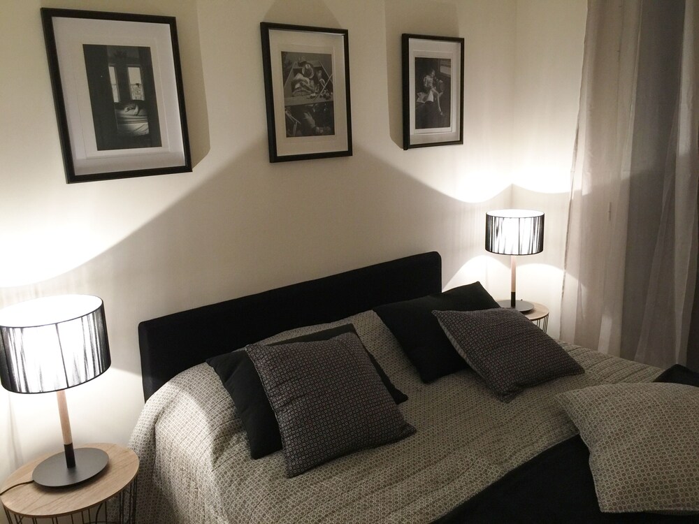 Luxury charm, terrace historic center Mazarin district with elevator ...