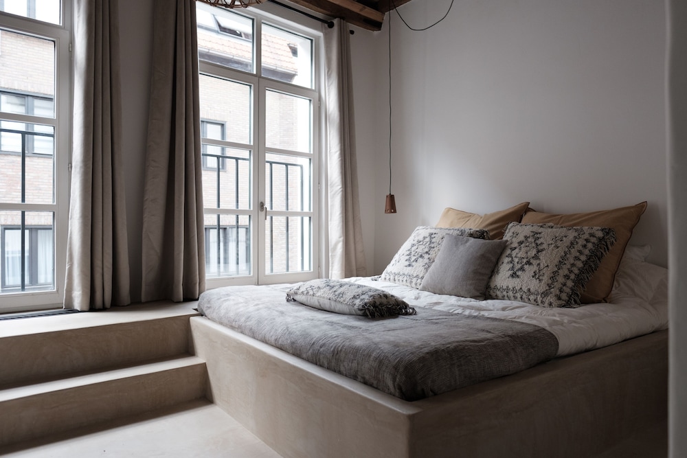 Boutique House in the historic city of Antwerp. All trendy hotspots at ...