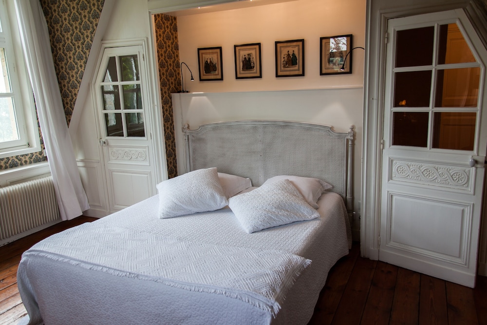 Château d'Argouges, Bayeux, Best D-Day Vacation Home with Heated Swimming Pool - Mosles | Vrbo