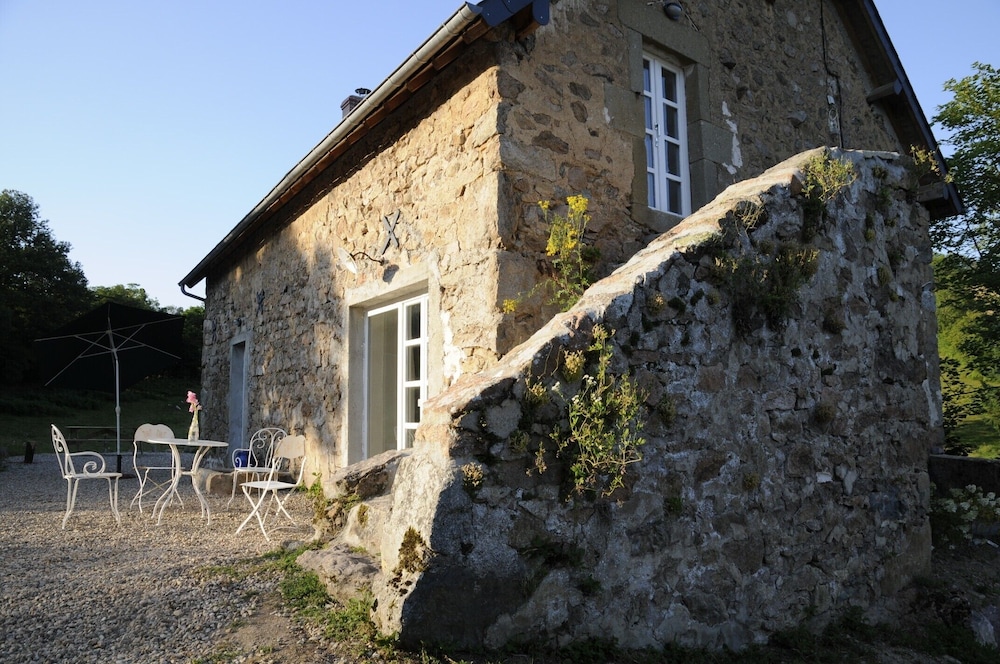 Maison en pierre dans le Morvan - restaurée, authentique , confort ...