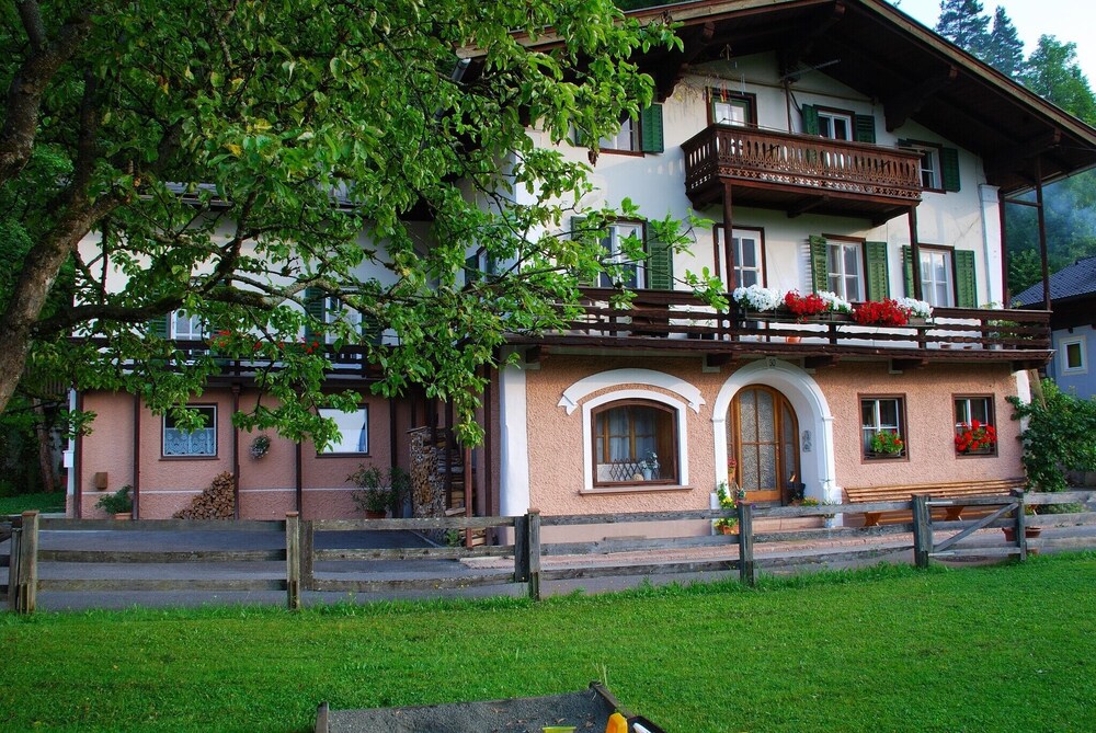Apartment in a quiet but very central location, pets, 5min. swimming ...
