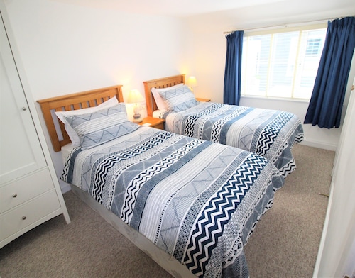 Lantern Cottage – 2 Bedrooms + Decking Area - Mevagissey