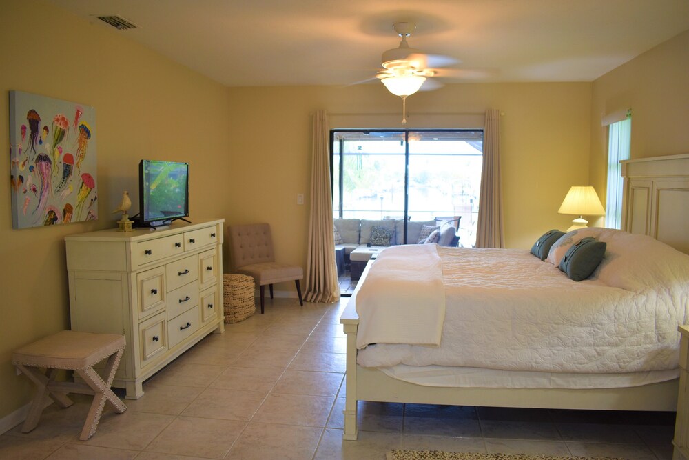 "SeeChelle Escape" Luxury Waterfront Home in Cape Coral, FL w/beautiful ...