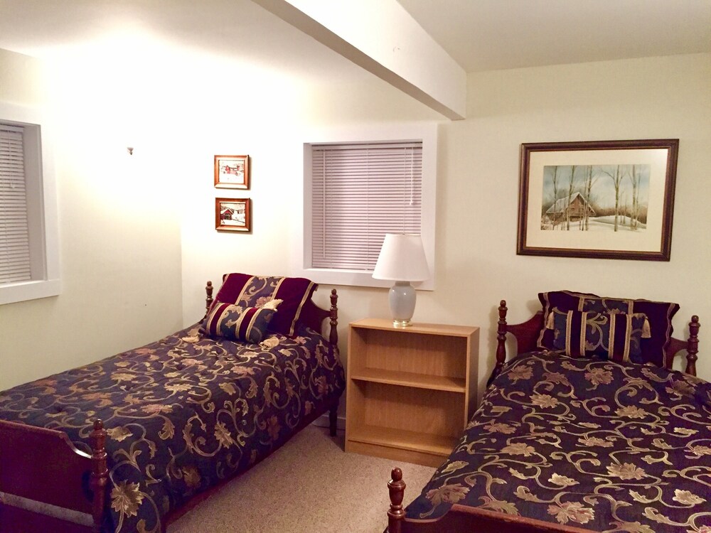 Ski Chalet - 1/4 mile from Mount Snow - West Dover | Vrbo