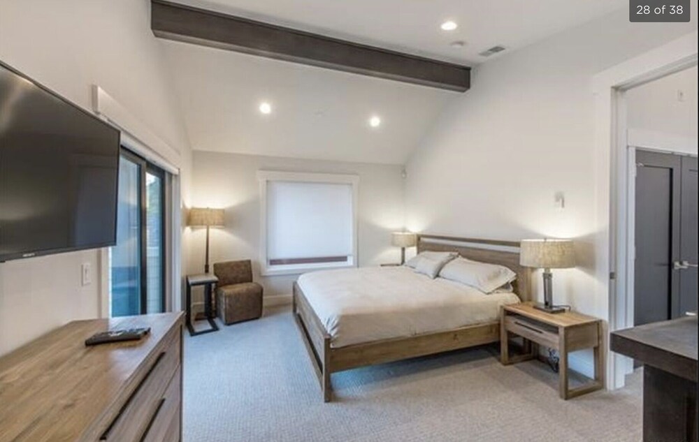 3 min walk to Ski/bike main PCMR lift or Main Street!August and ...