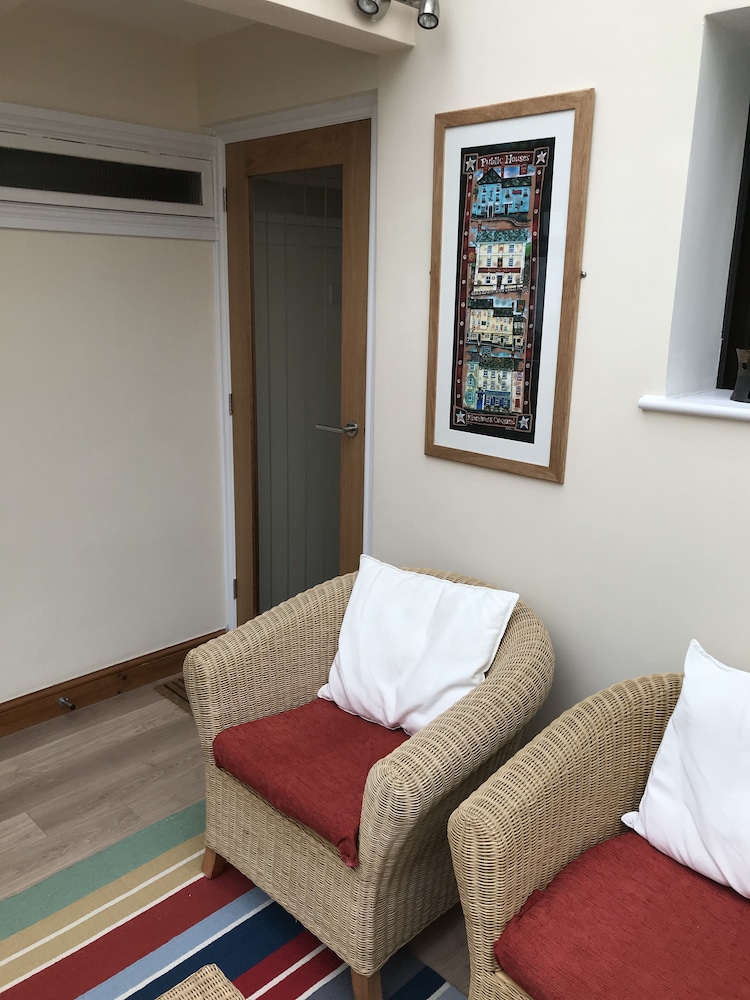 'Home from Home' in this fully equipped Cottage - 5 mins walk to ...