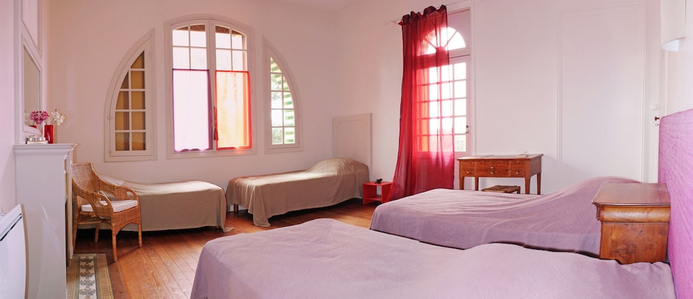 Beach - 50 m away, sea view, for 16-20 people, in St Palais-sur-Mer ...