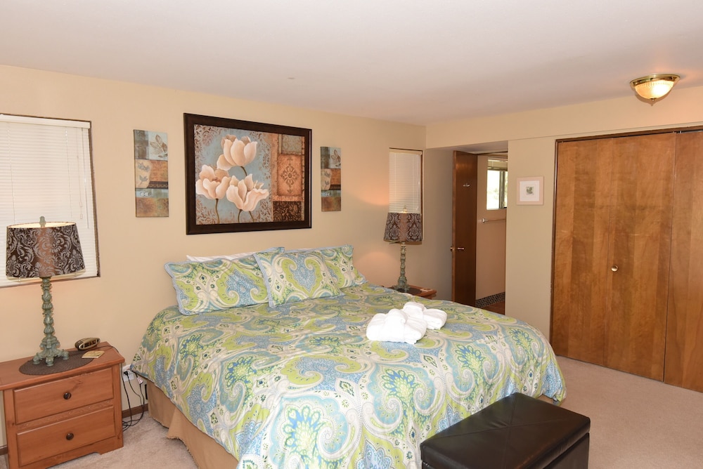 Sunriver Resort Home-A/C, 8 SHARC Passes-Pool Table-Fairway View-Sleeps ...