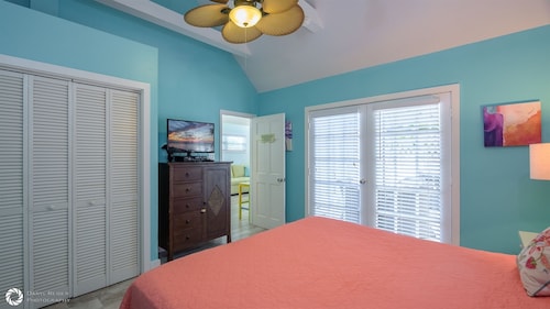 Island Style - The Only Way To Vacation! - Key West, FL