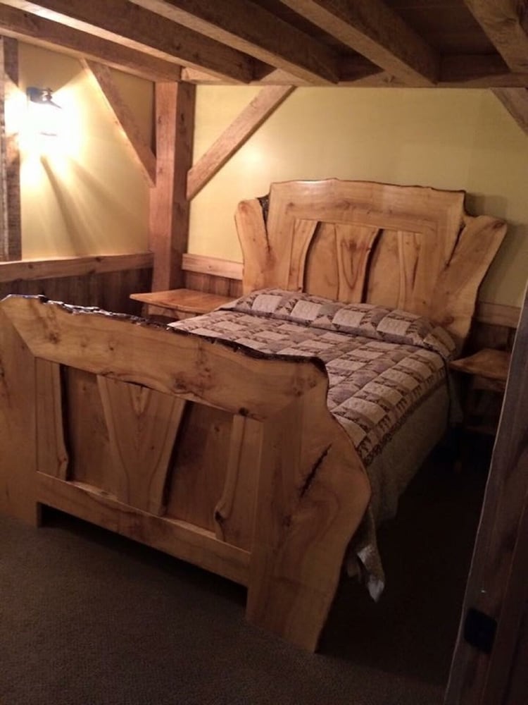 A Four Seasons Tree House With All Amenities Of A Home - Morrison ...