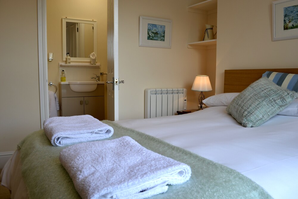 Delightful Devon home, close to shops, pub, country walks and beautiful ...