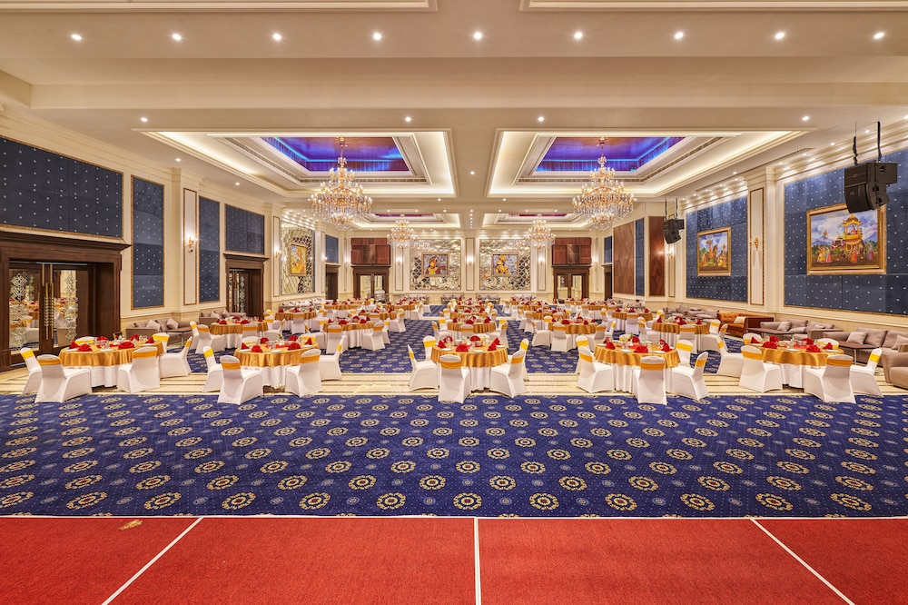 Mayfair Lake Resort, Raipur: $53 Room Prices & Reviews | Travelocity