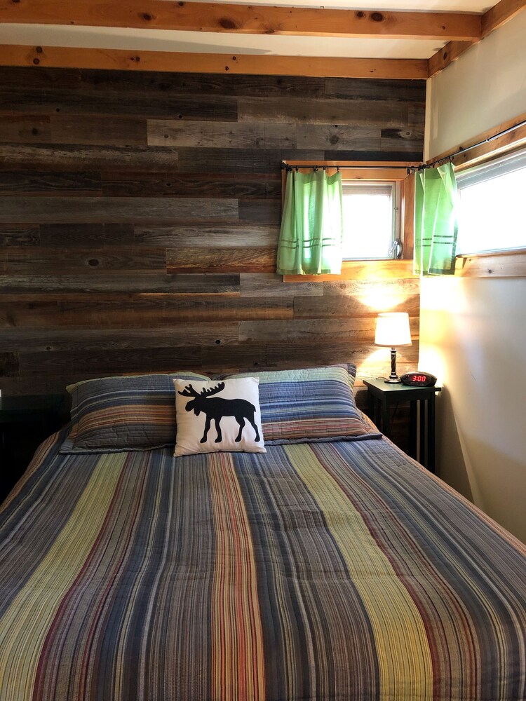 Ossipee Lake WATERFRONT Cottage - Private beach/dock, lovely mountain ...