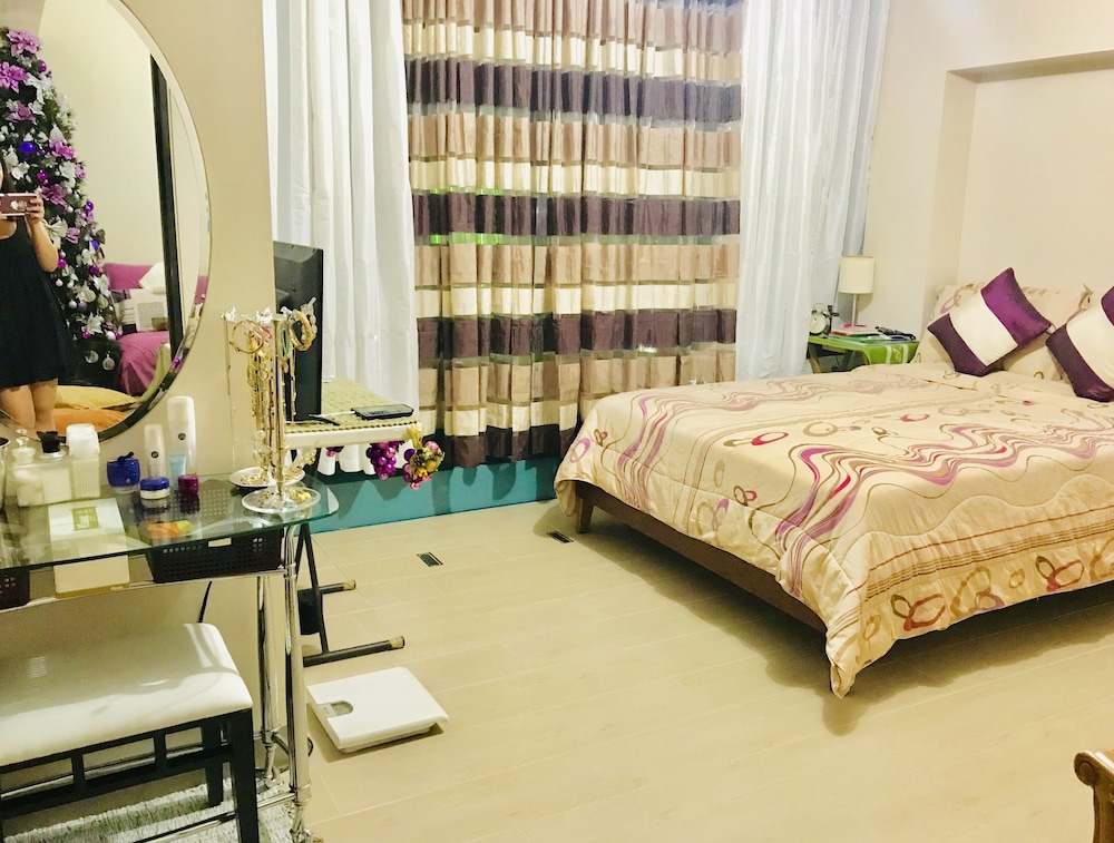 Condo for 4 at Uptown BGC w/ Wifi+Pool+Gym - Taguig | Vrbo