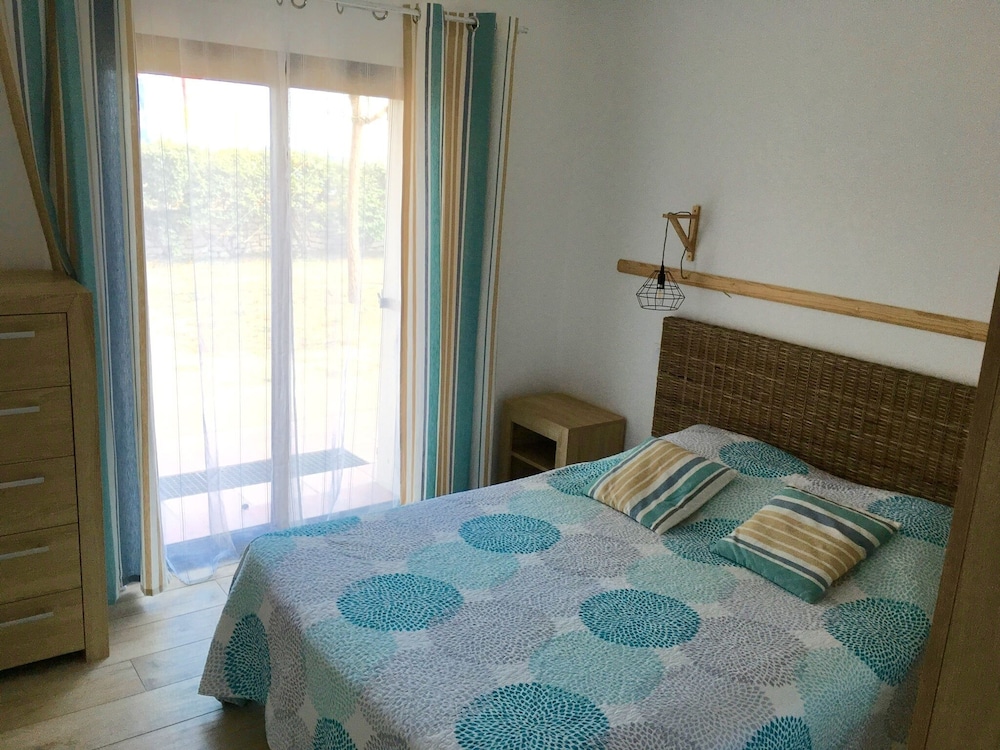 Villa 'feet in the sea' and Lac Marin - San Ciprianu | Vrbo