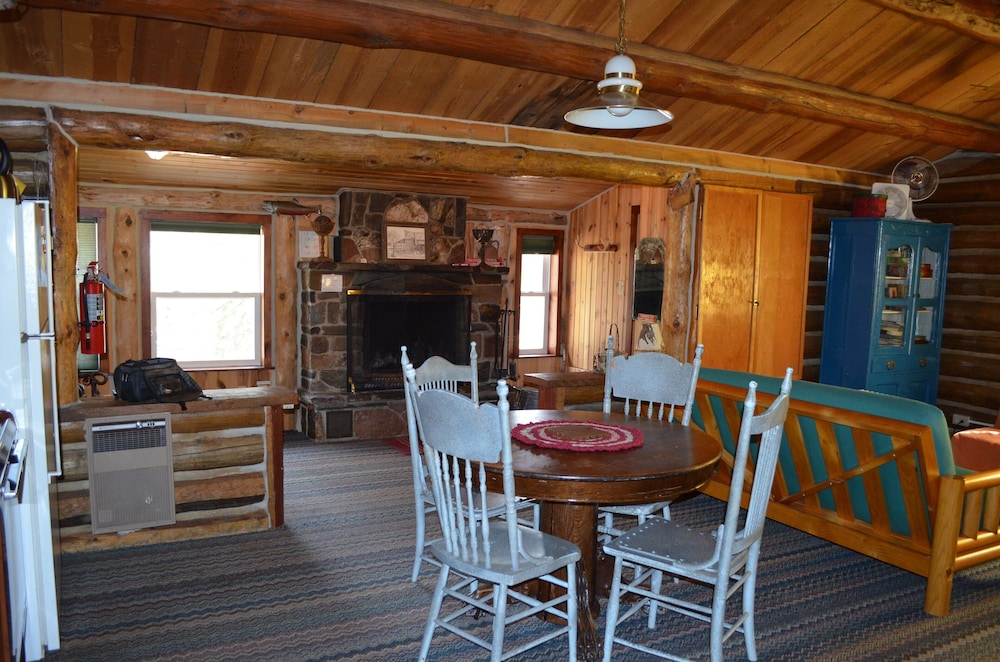 Happy Trails Log Cabin in Silver City - Silver City | Vrbo