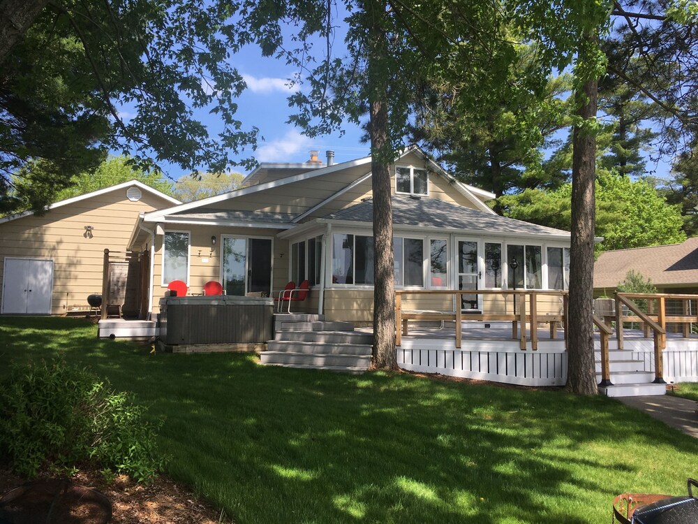 Silver Lake Cottage - historic home - family fun, swim, boat, ski, fish ...