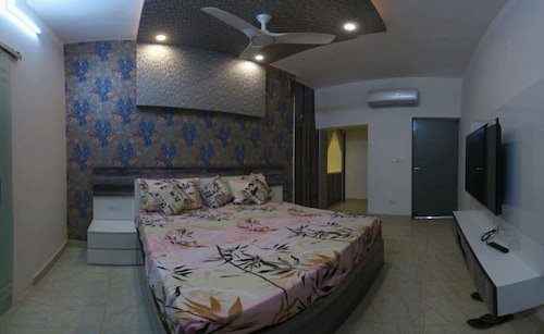 Full Service Apartment. A Home Away From Home - Delhi