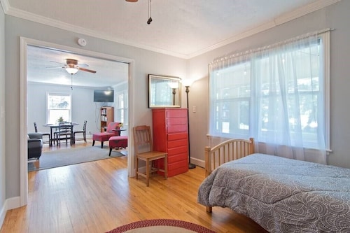 St Elmo Charming Cottage- 2br W/ Screened-in Porch - Chattanooga, TN