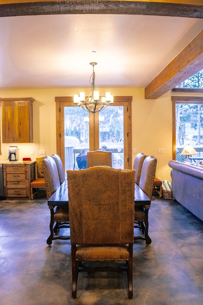 Beautiful Modern Rustic Lodge on the Blue River - Blue River | Vrbo