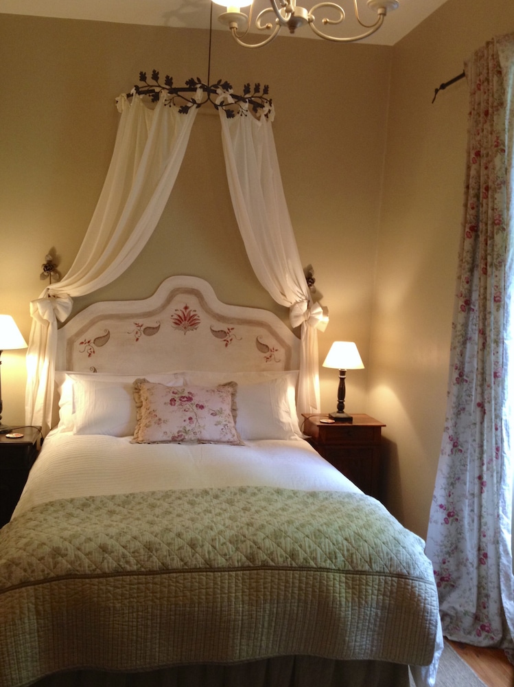 Dream Country Farmhouse with Private Pool & Garden for families & fast ...