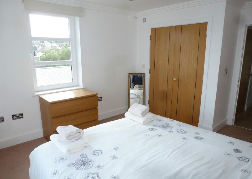 A Luxury Waterside Marinus Apartment - Cowes | Vrbo
