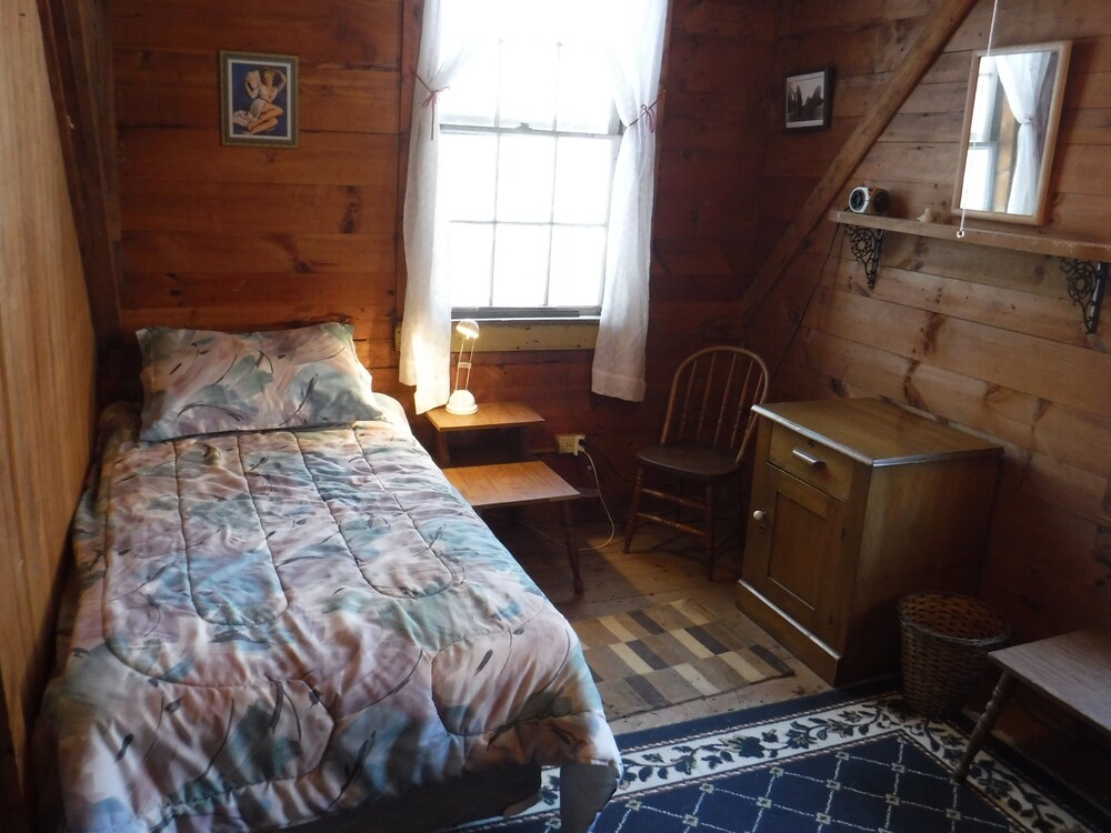 Hilltop Cottage on Partridge Lake. A family-friendly community in ...