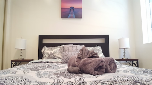 Spacious Beverly Hills Apartamento De 2 Dormitorios Y 2 Baños - West Hollywood, CA