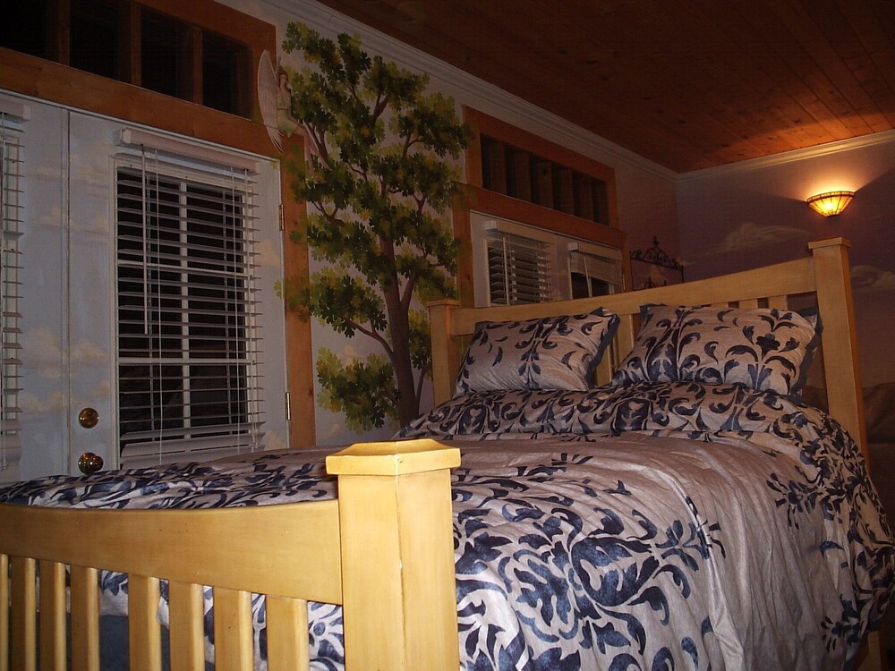 The Angel Cottage with a sauna and amazing views - Mount Shasta | Vrbo