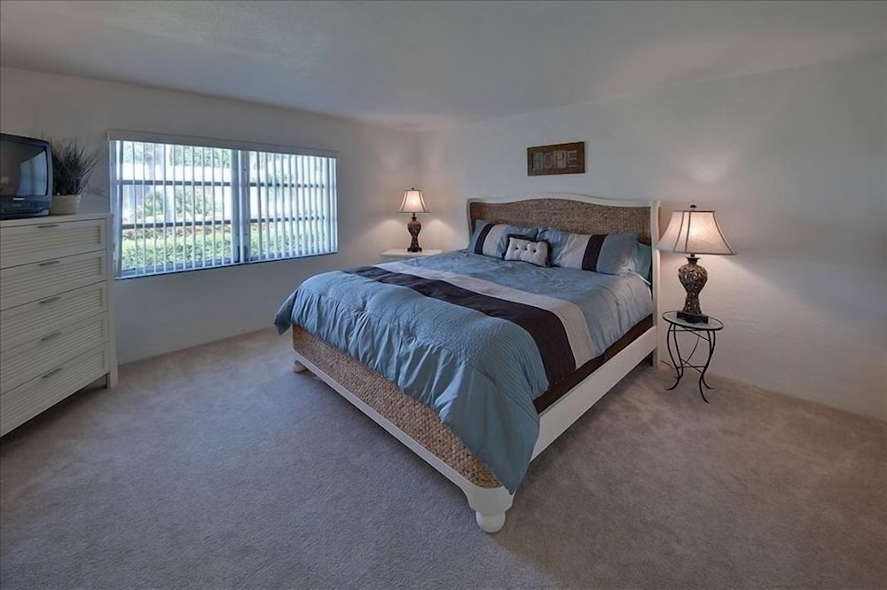 Gulf-Side Beautiful Condo with Pool Overlooking the Gulf! - Siesta Key ...