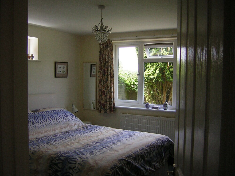 Spacious & Comfortable Cottage-type Accommodation in heart of Cowbeech ...